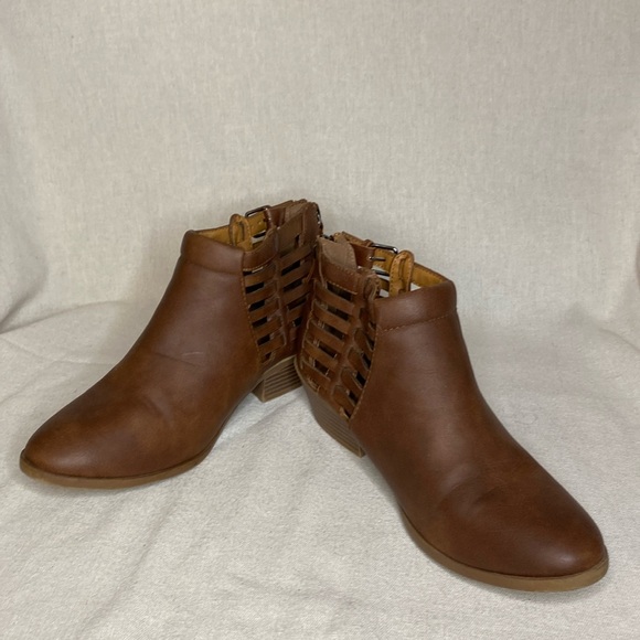 Soda | Shoes | Primrose Womens Perforated Cutout Chunky Block Stacked ...